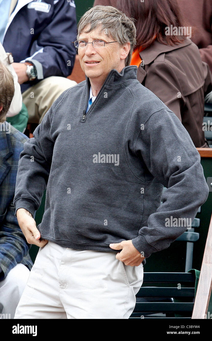 Bill Gates attends Les Internationaux de France de Roland Garros 2009 ...