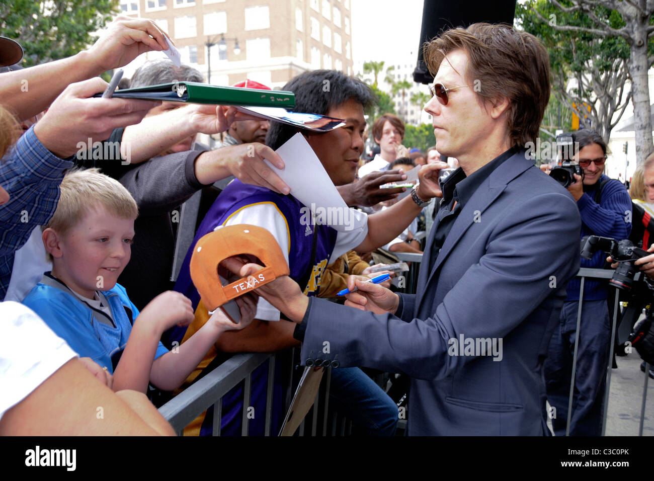 Kevin Bacon signs autographs Kyra Sedgwick is honoured with a star on ...
