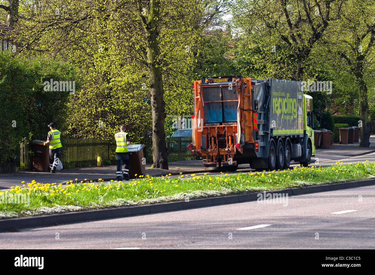 Recycling lorry and operatives making collection on urban dual ...