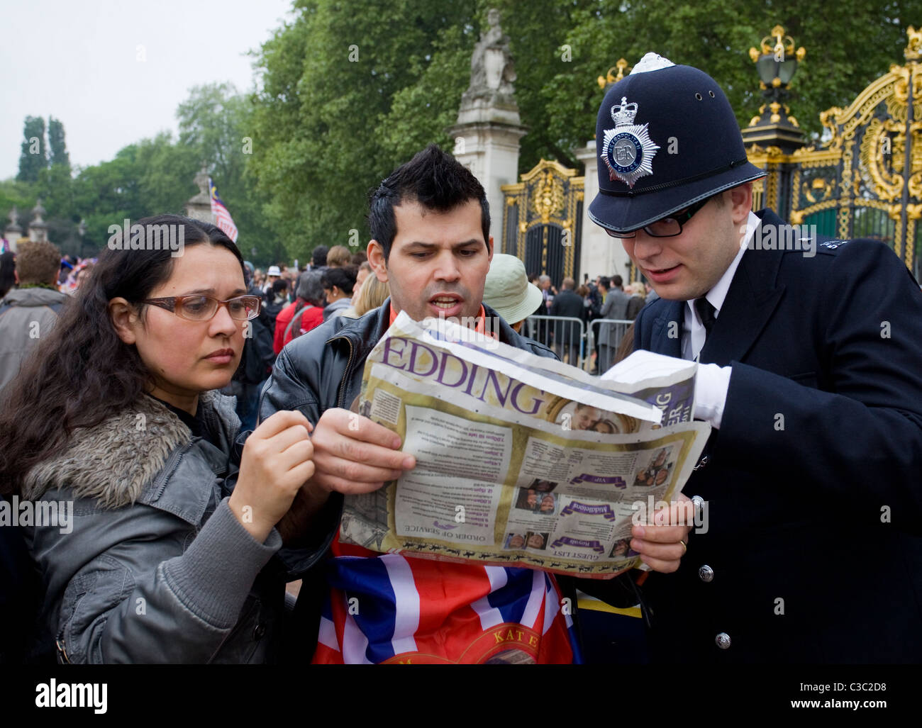 Asking for directions london hi-res stock photography and images - Alamy