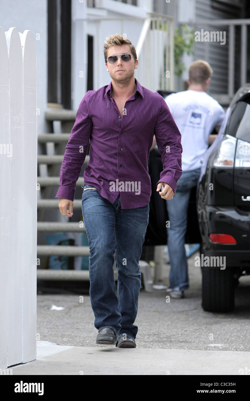 Lance Bass enters B2V Salon to have his hair styled Los Angeles ...