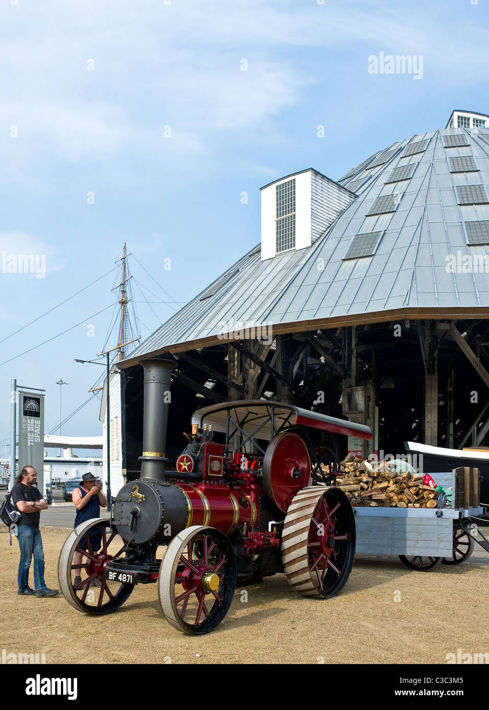 A traction engine at the Chatham Historic Dockyard Stock Photo - Alamy