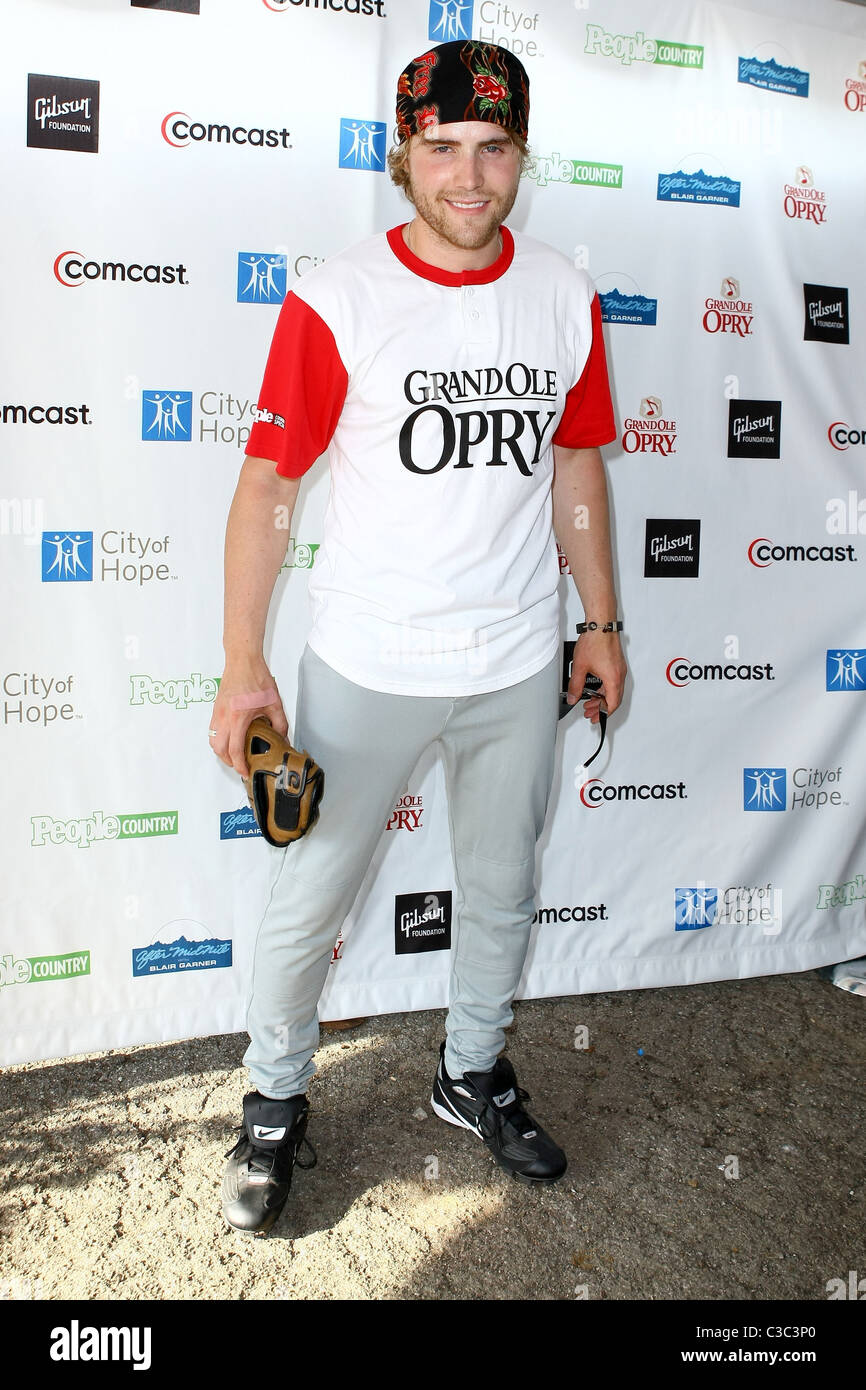 Adam Gregory The 19th Annual City of Hope Celebrity Softball Challenge ...
