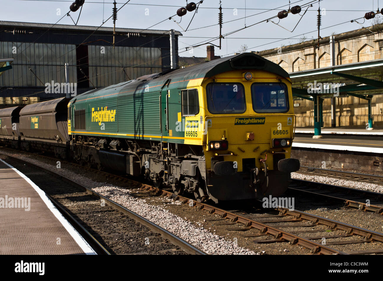 GB Freight Trains heavy haul ballast Freightliner EMD JT42CWR 66605 at ...