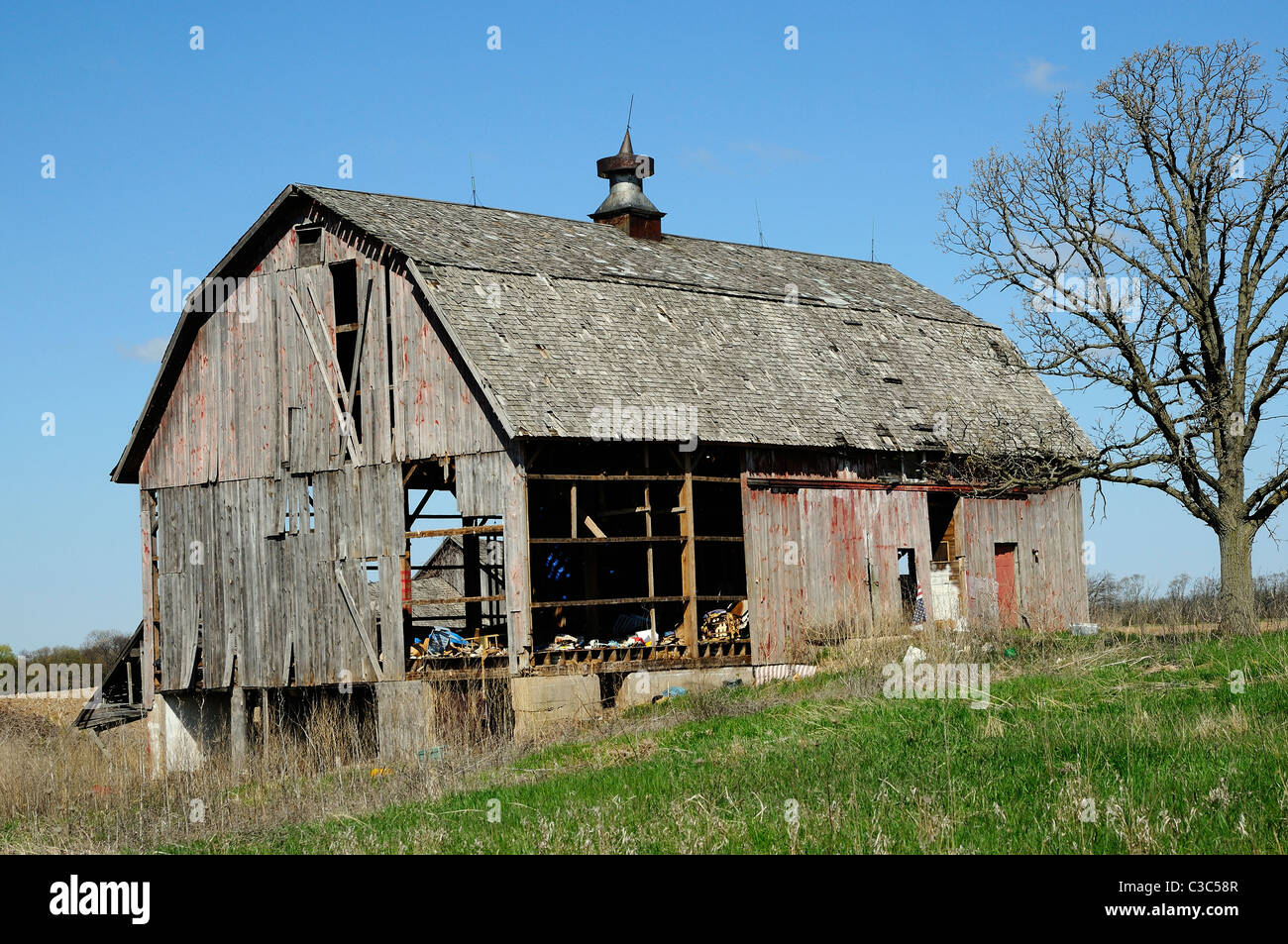 Old barn rotting on a rural farm landscape Stock Photo - Alamy