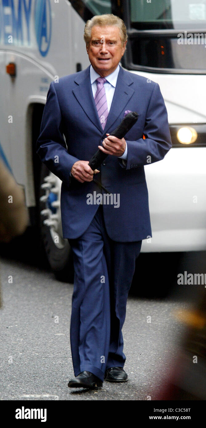 Regis Philbin outside Ed Sullivan Theatre for the 'Late Show With David ...
