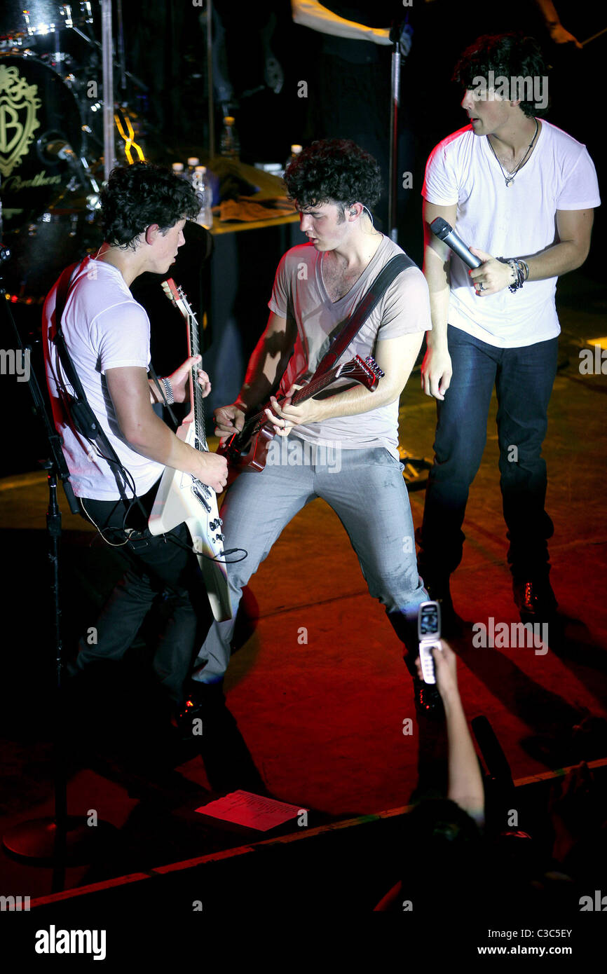 Jonas Brothers performing a free concert at Irving Plaza to promote ...