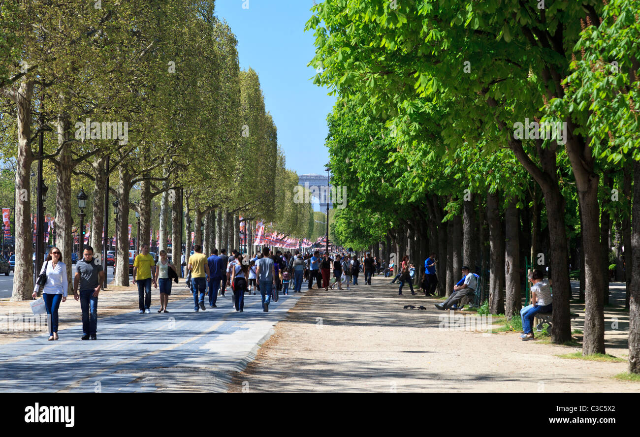 Paris champs elysees streets hi-res stock photography and images - Alamy