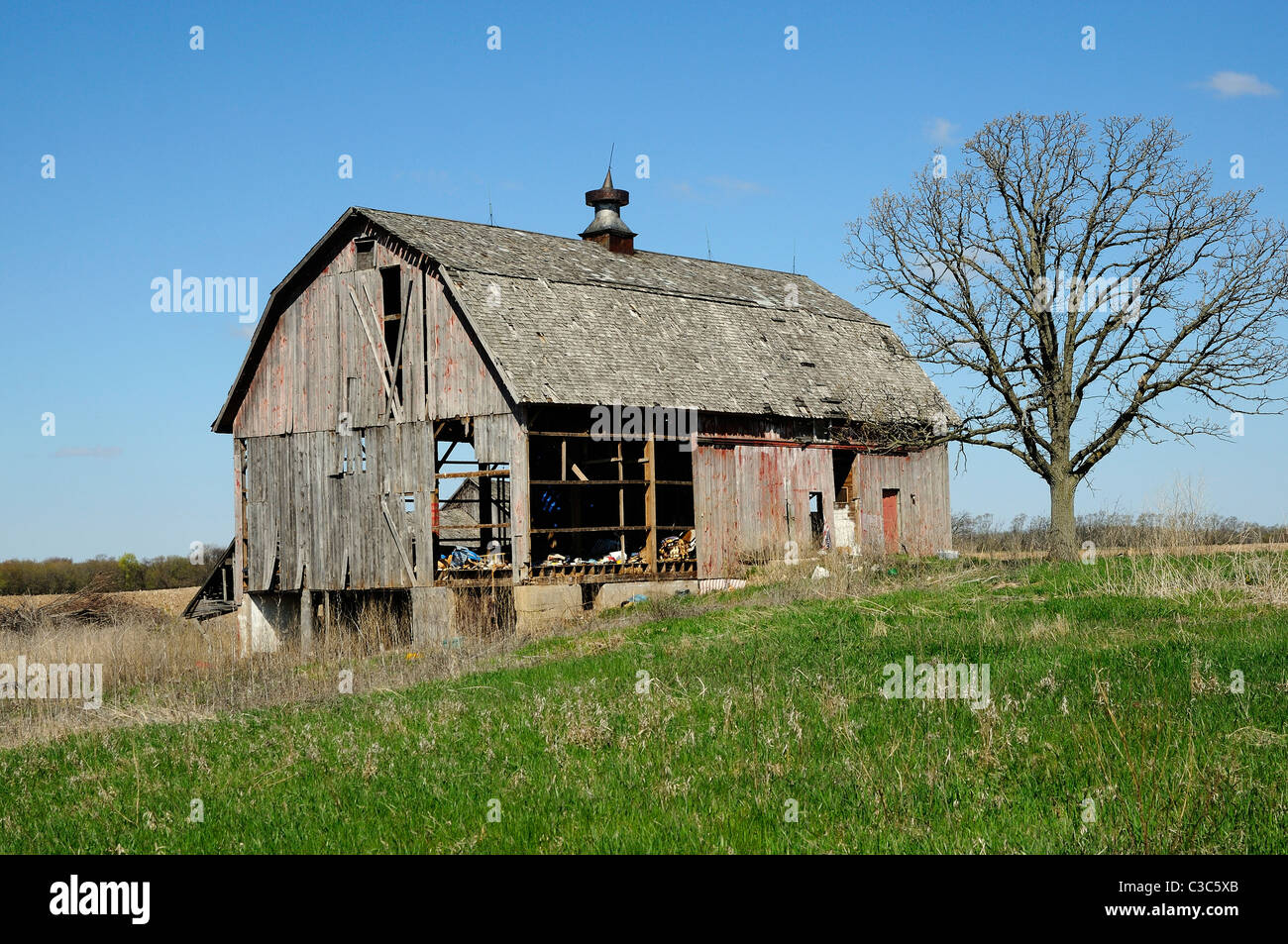 Old barn rotting on a rural farm landscape Stock Photo - Alamy