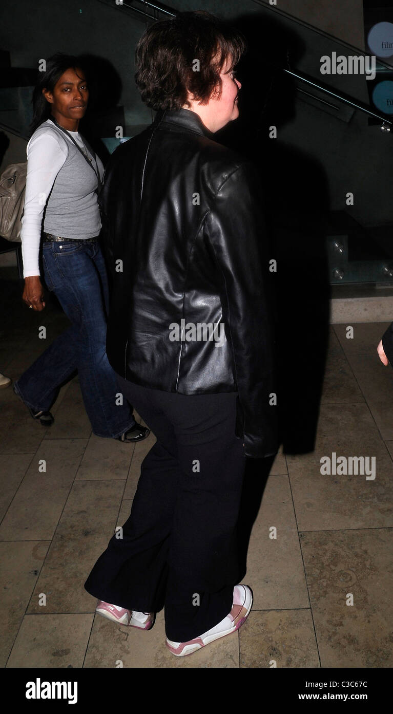 Susan Boyle arriving back at her hotel looking sad and glum - she ...