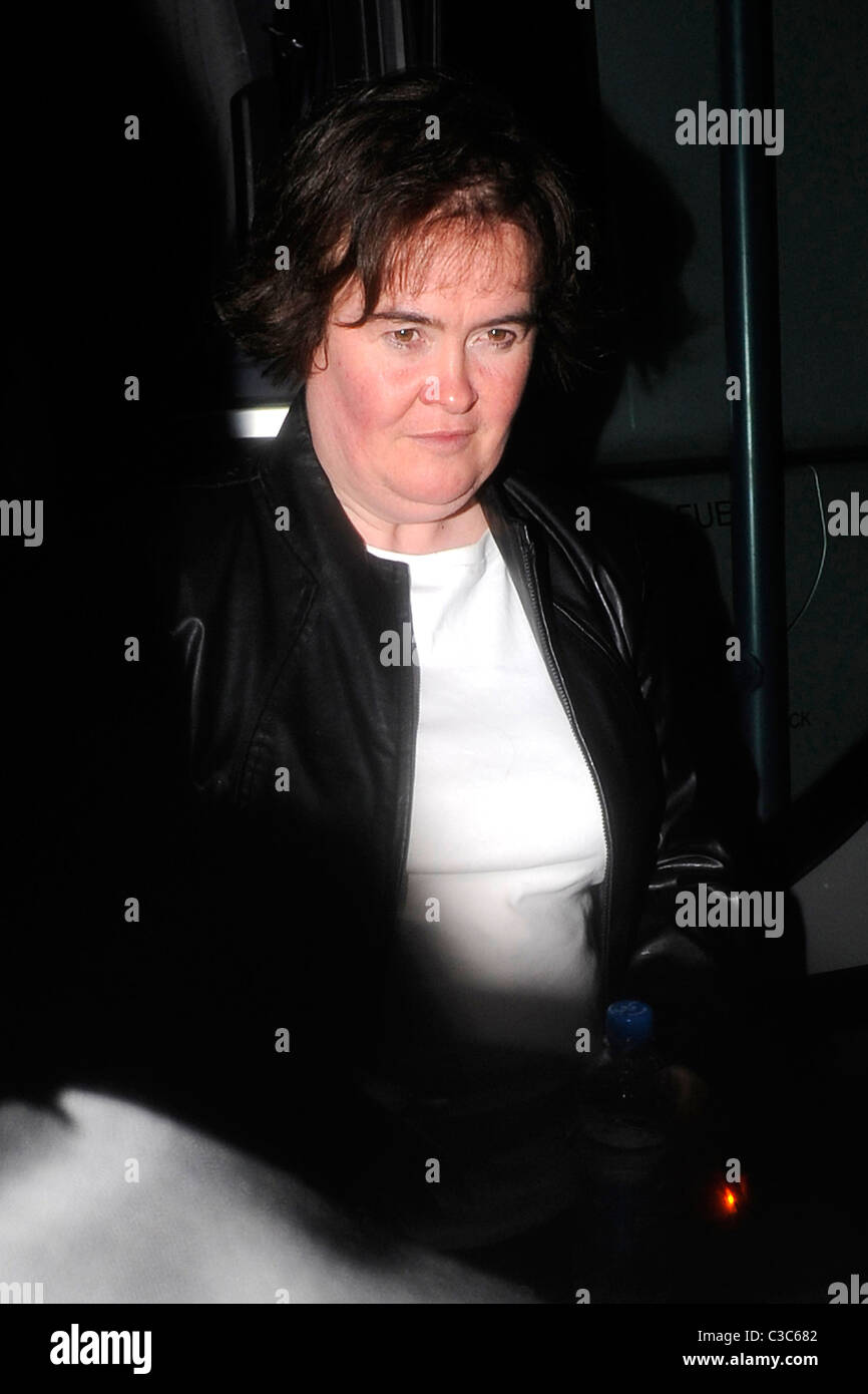 Susan Boyle arriving back at her hotel looking sad and glum - she ...