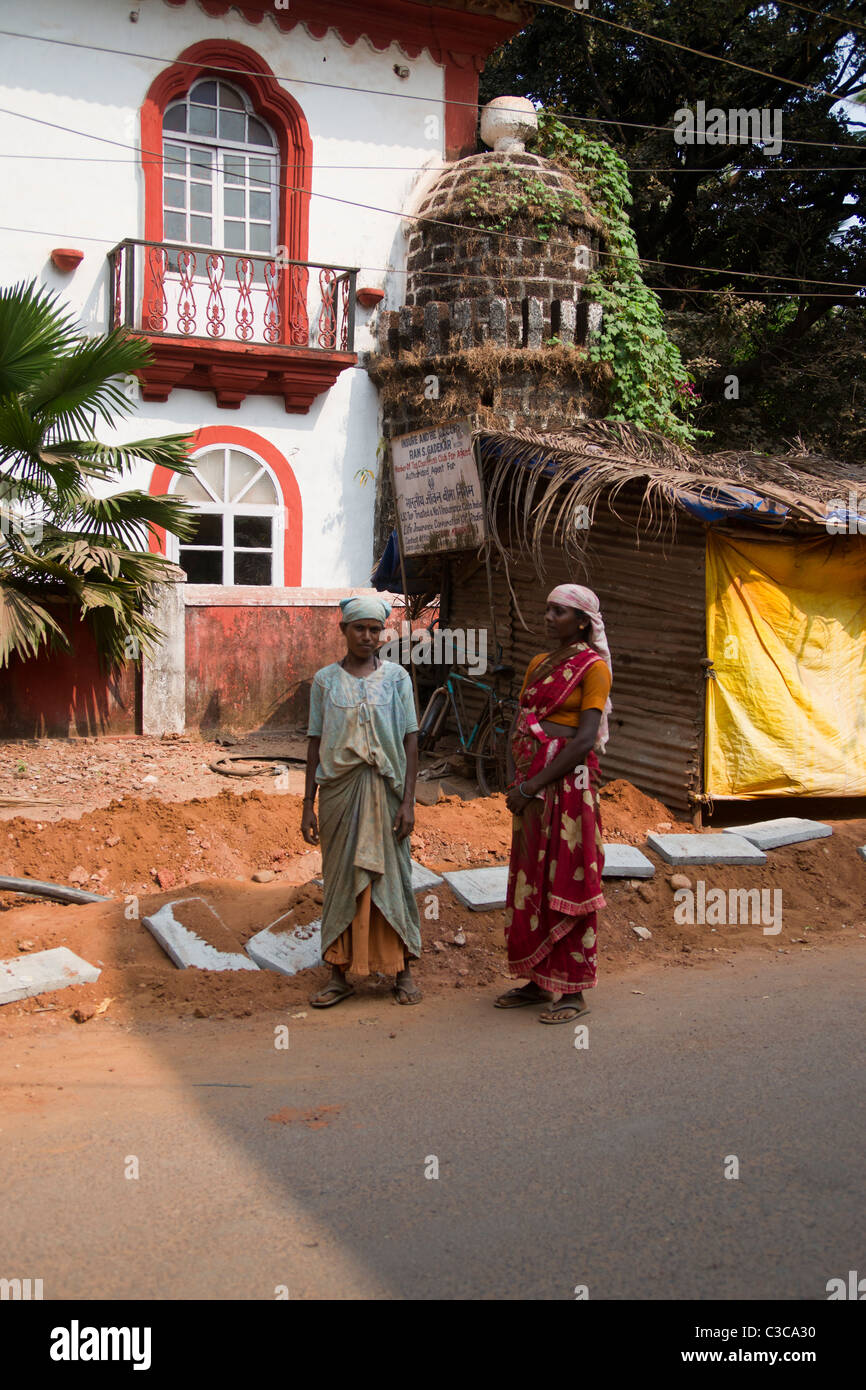 Digging road india hi-res stock photography and images - Alamy