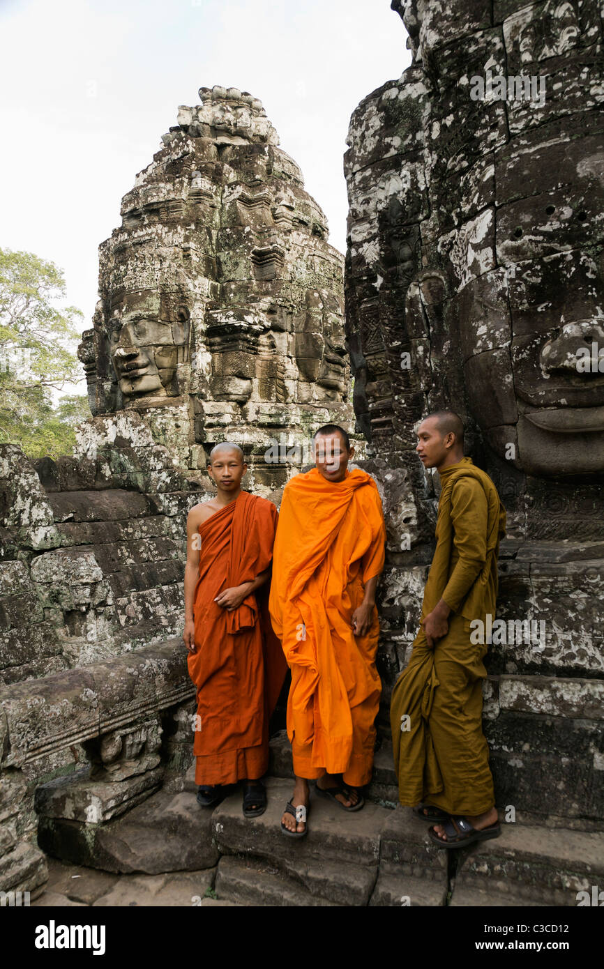 Buddhist monk standing in angkor wat hi-res stock photography and ...