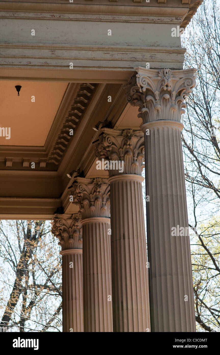Doric ionic corinthian columns hi-res stock photography and images - Alamy
