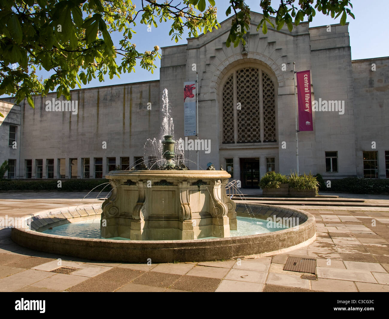 Fountain at the entrance to Southampton Library and Art Gallery in the ...