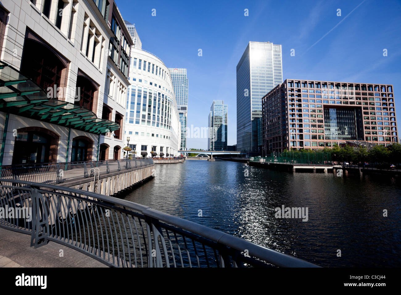 Canary wharfs middle dock hi-res stock photography and images - Alamy