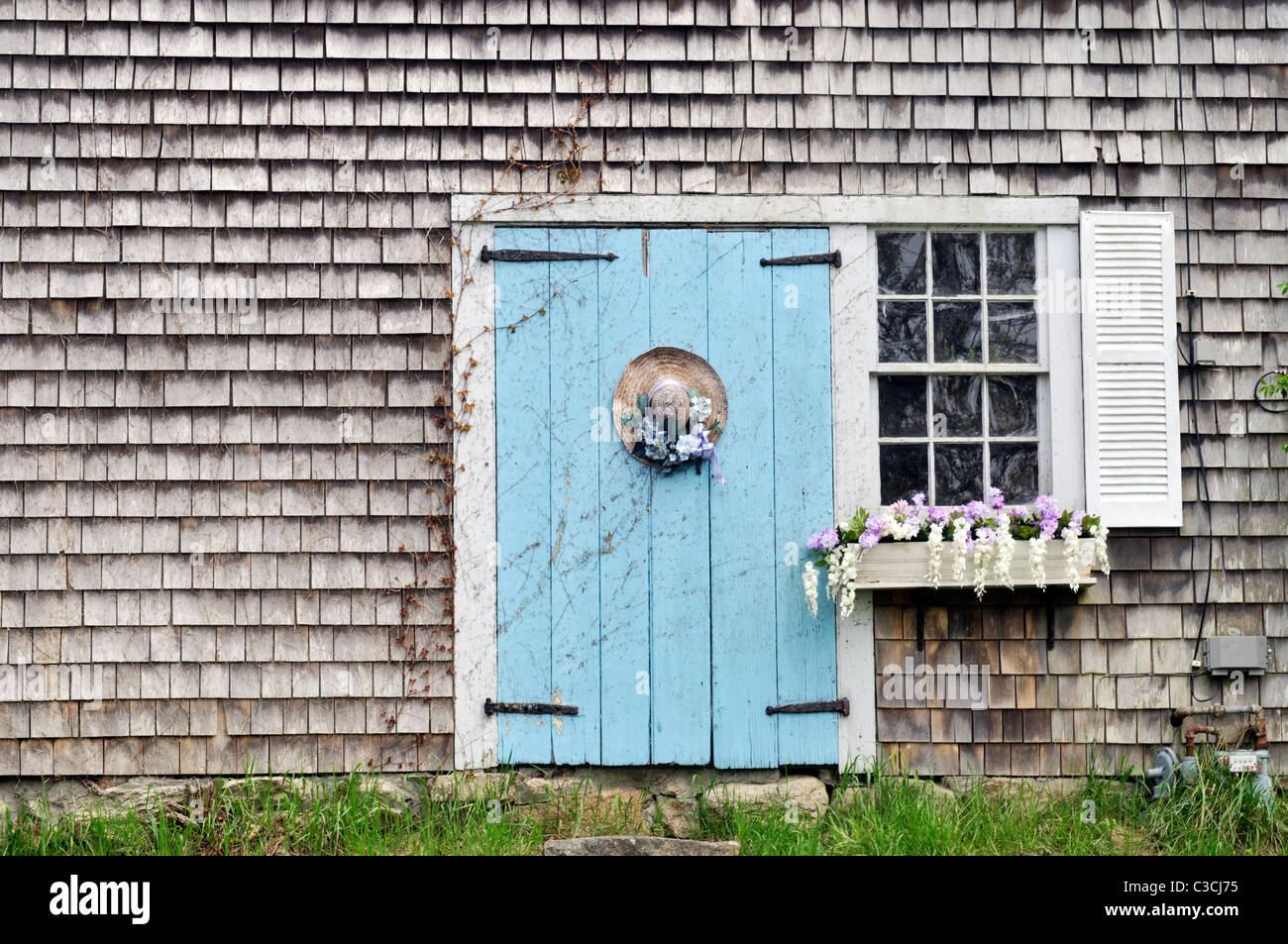 Cape cod shingled house hi-res stock photography and images - Alamy