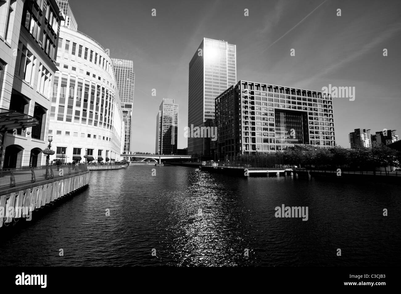 Canary wharfs middle dock hi-res stock photography and images - Alamy
