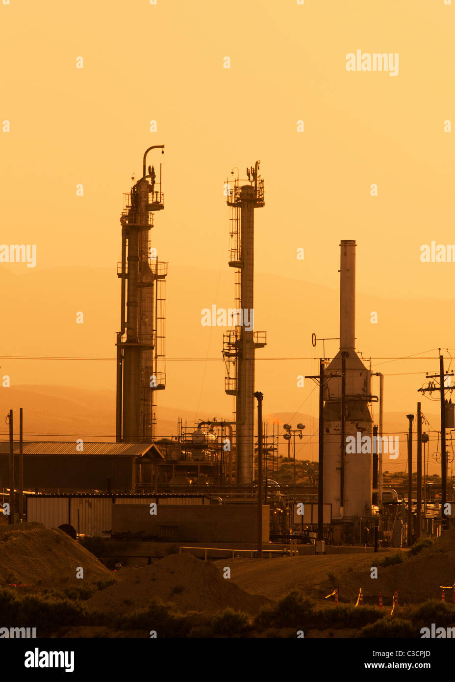 California oil field hi-res stock photography and images - Alamy