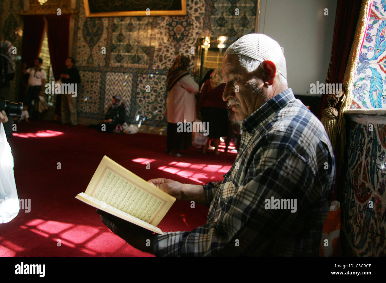 men in a Mosque Istanbul Stock Photo - Alamy