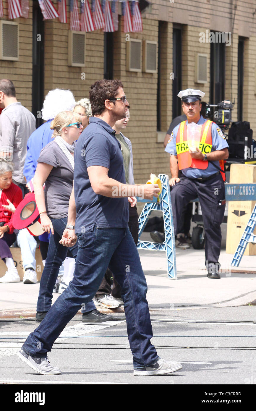 Gerard Butler on the set of 'The Bounty Hunter' filming a fight scene ...