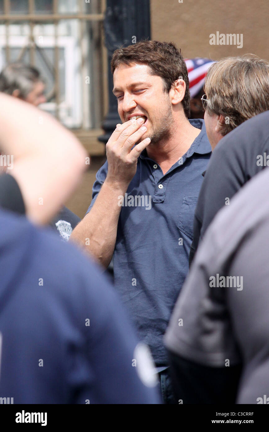 Gerard Butler on the set of 'The Bounty Hunter' filming a fight scene ...
