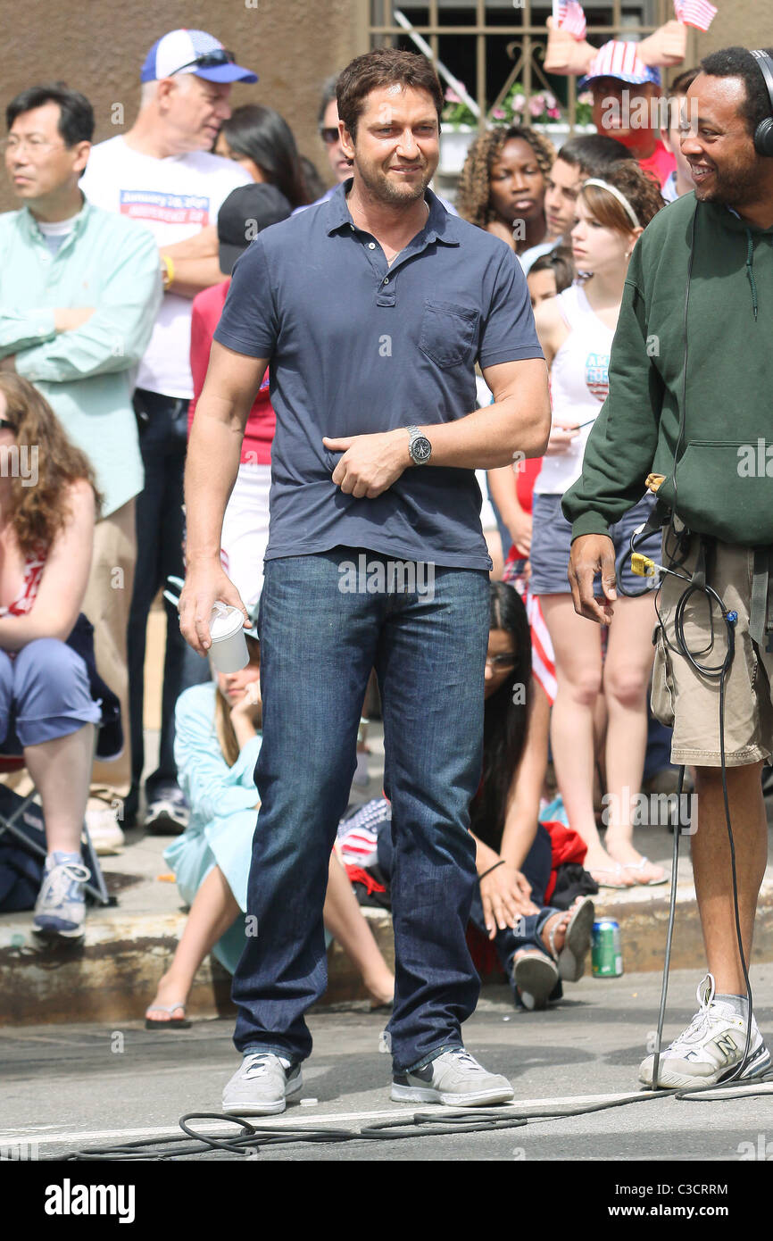 Gerard Butler on the set of 'The Bounty Hunter' filming a fight scene ...
