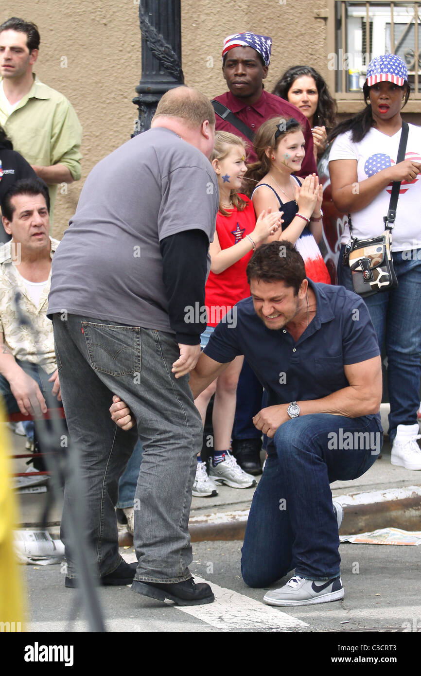 Gerard Butler on the set of 'The Bounty Hunter' filming a fight scene ...