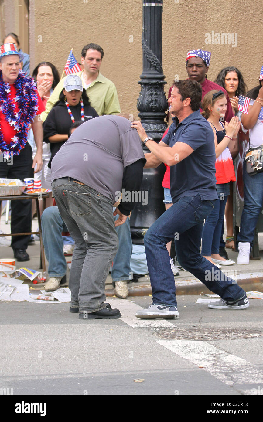 Gerard Butler on the set of 'The Bounty Hunter' filming a fight scene ...