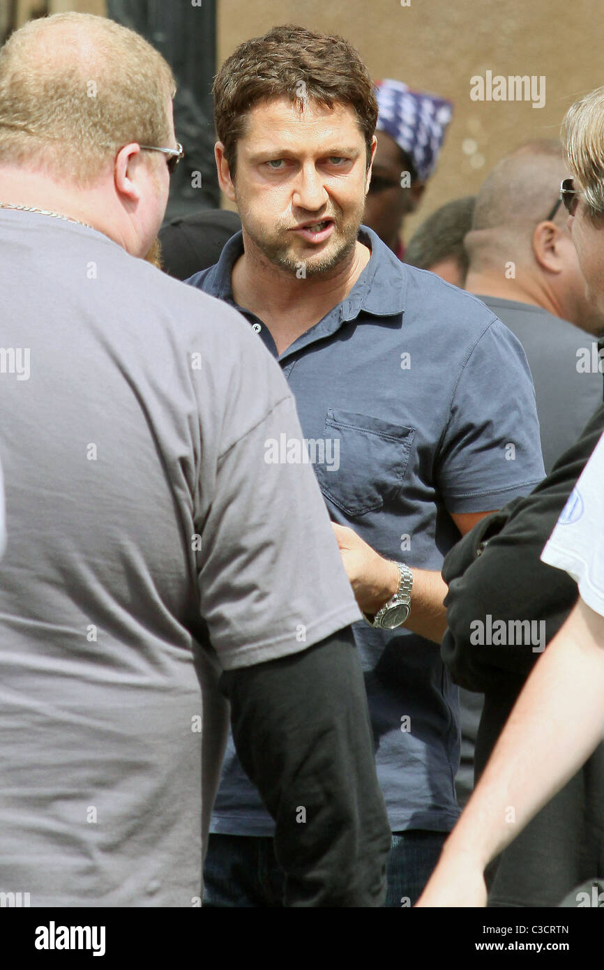 Gerard Butler on the set of 'The Bounty Hunter' filming a fight scene ...