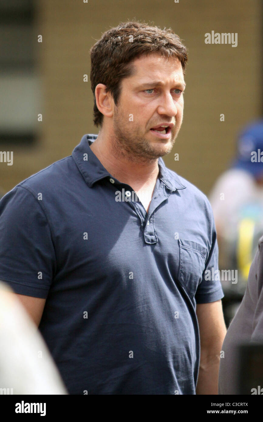 Gerard Butler on the set of 'The Bounty Hunter' filming a fight scene ...