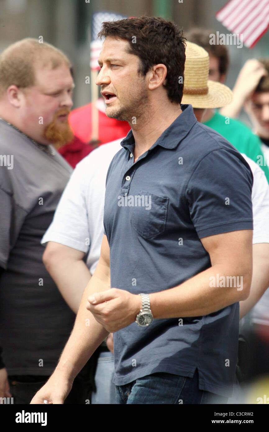 Gerard Butler on the set of 'The Bounty Hunter' filming a fight scene ...