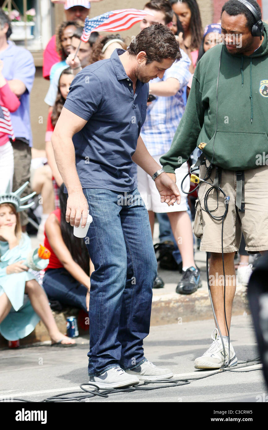 Gerard Butler on the set of 'The Bounty Hunter' filming a fight scene ...