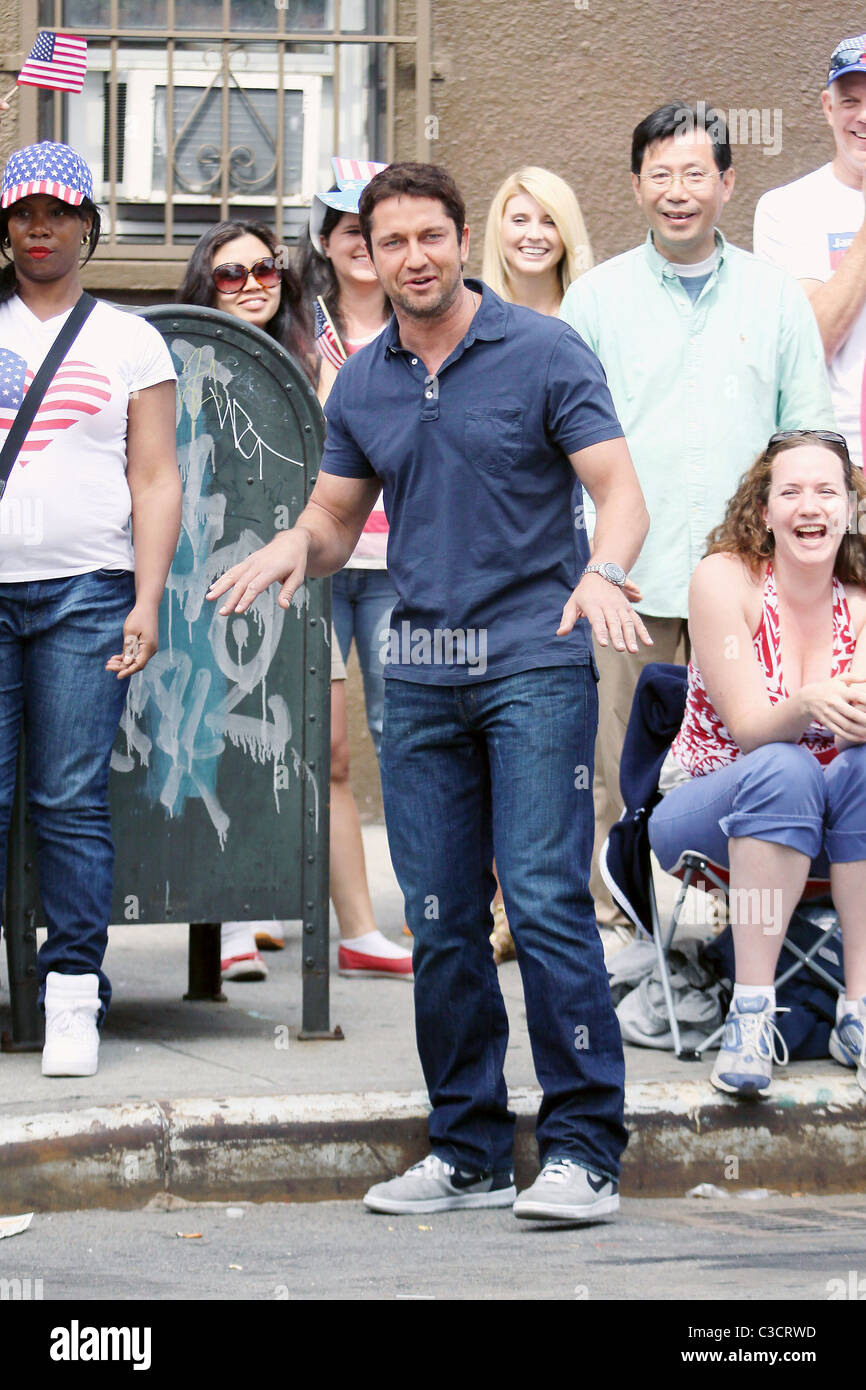 Gerard Butler on the set of 'The Bounty Hunter' filming a fight scene ...
