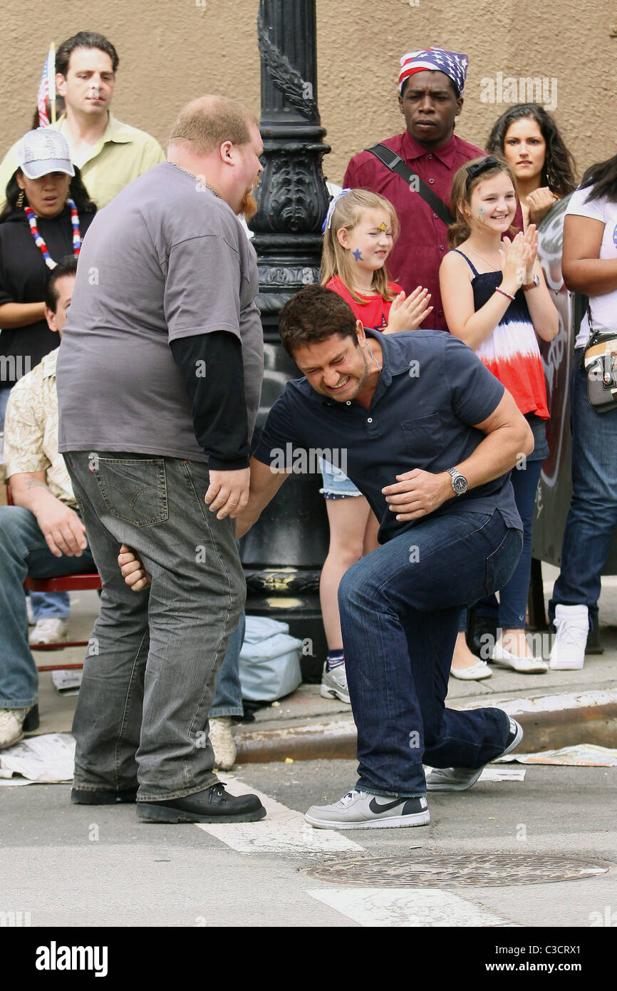 Gerard Butler on the set of 'The Bounty Hunter' filming a fight scene ...