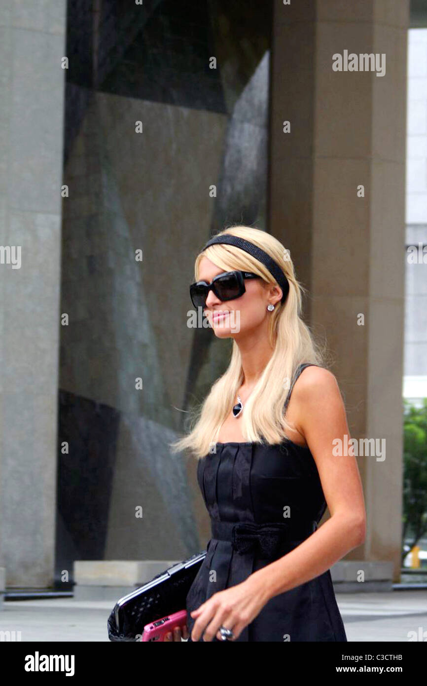 Paris Hilton arrives at the Ferguson U.S. Courthouse in downtown Miami ...