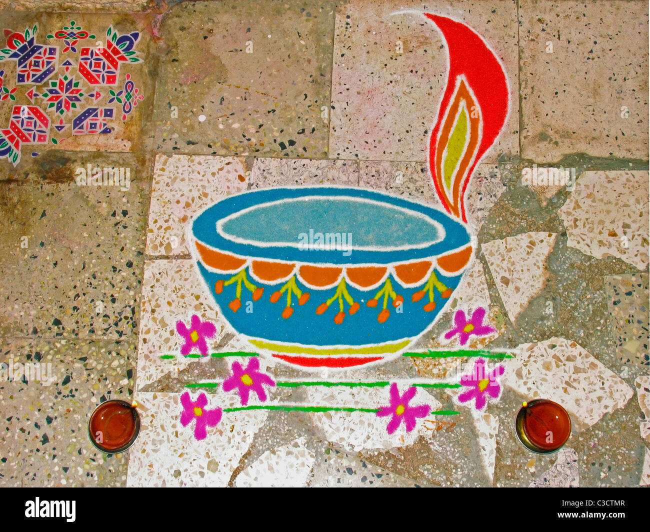 Yellow rangoli pattern hi-res stock photography and images - Alamy