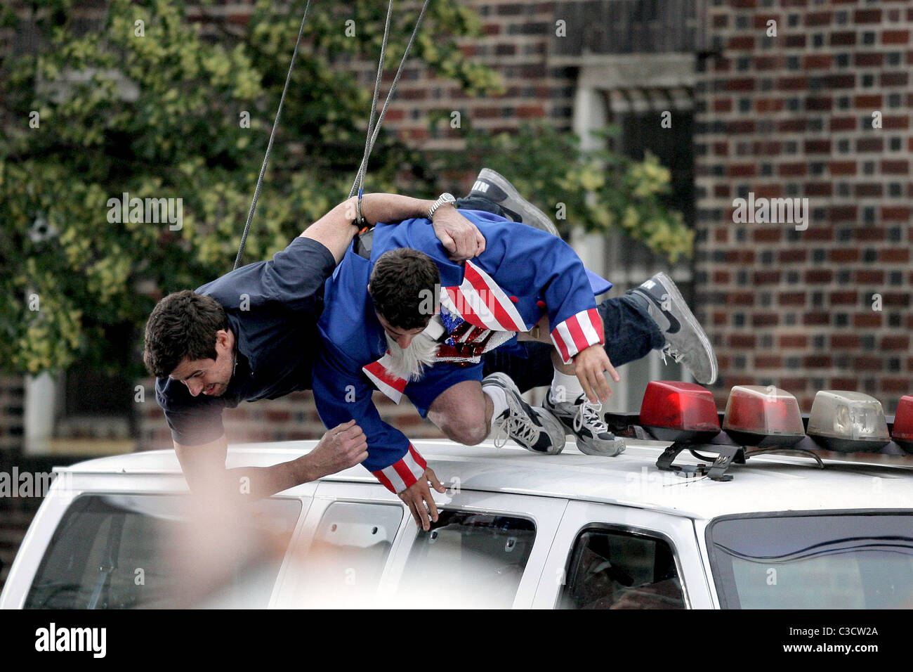 Stunt men on Gerard Butler's new film 'The Bounty Hunter' filming a ...