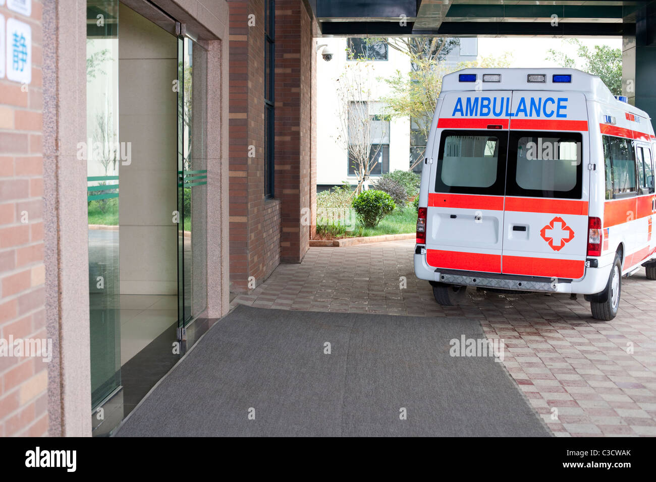 Ambulance parked in entranceway of hospital Stock Photo - Alamy