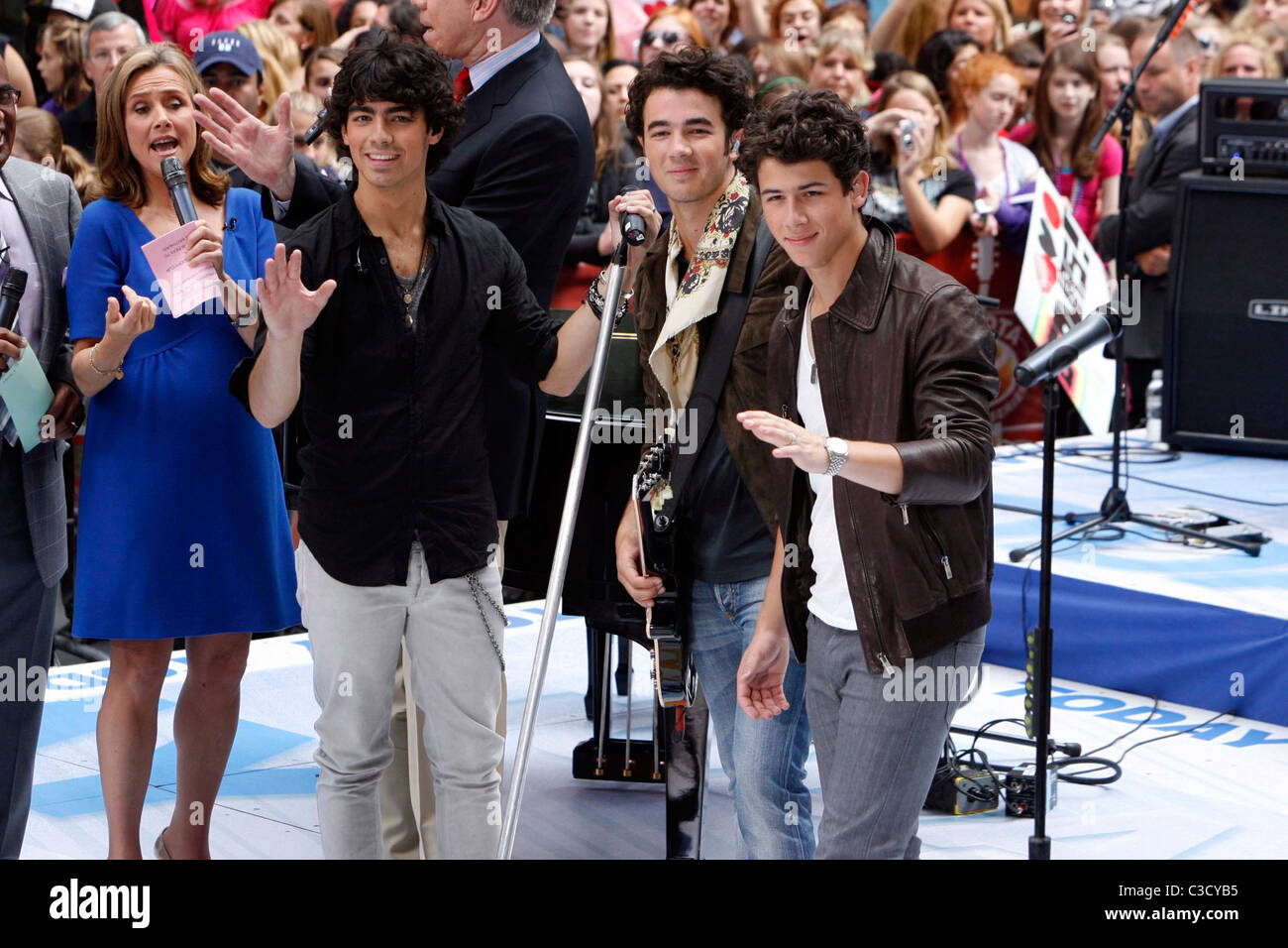 Joe, Kevin and Nick Jonas of The Jonas Brothers perform live at NBC's ...