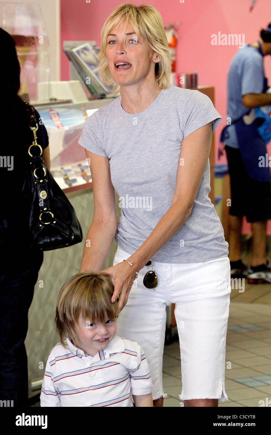 Quinn stone and sharon stone High Resolution Stock Photography and ...