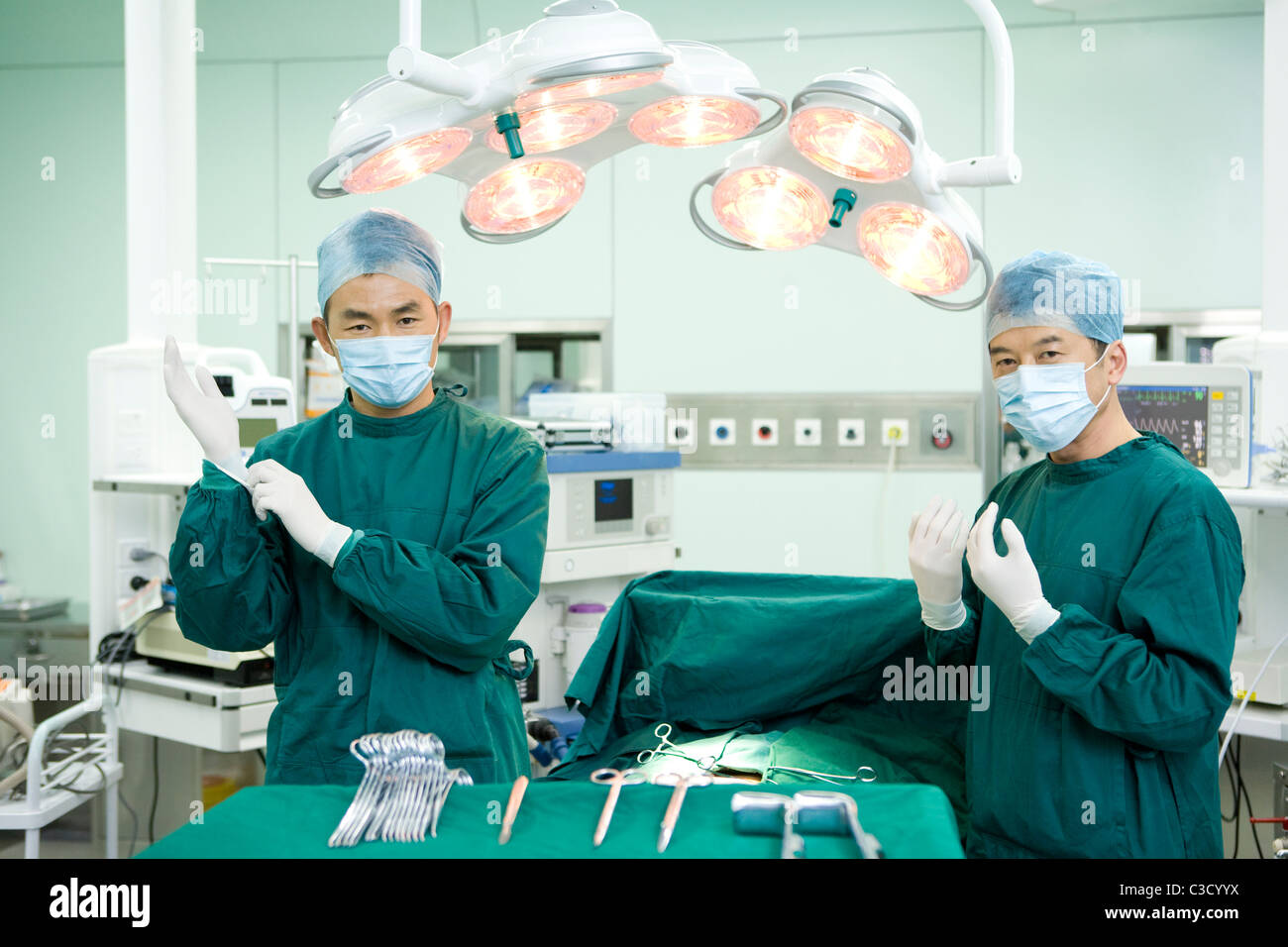 Portrait of two surgeons prepping for surgery Stock Photo - Alamy