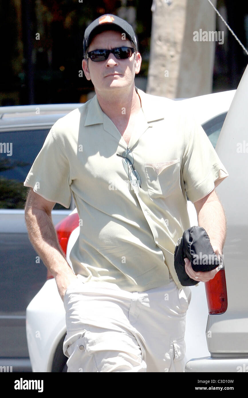 Charlie Sheen 'Two and a Half Men' star leaving a deli after having ...