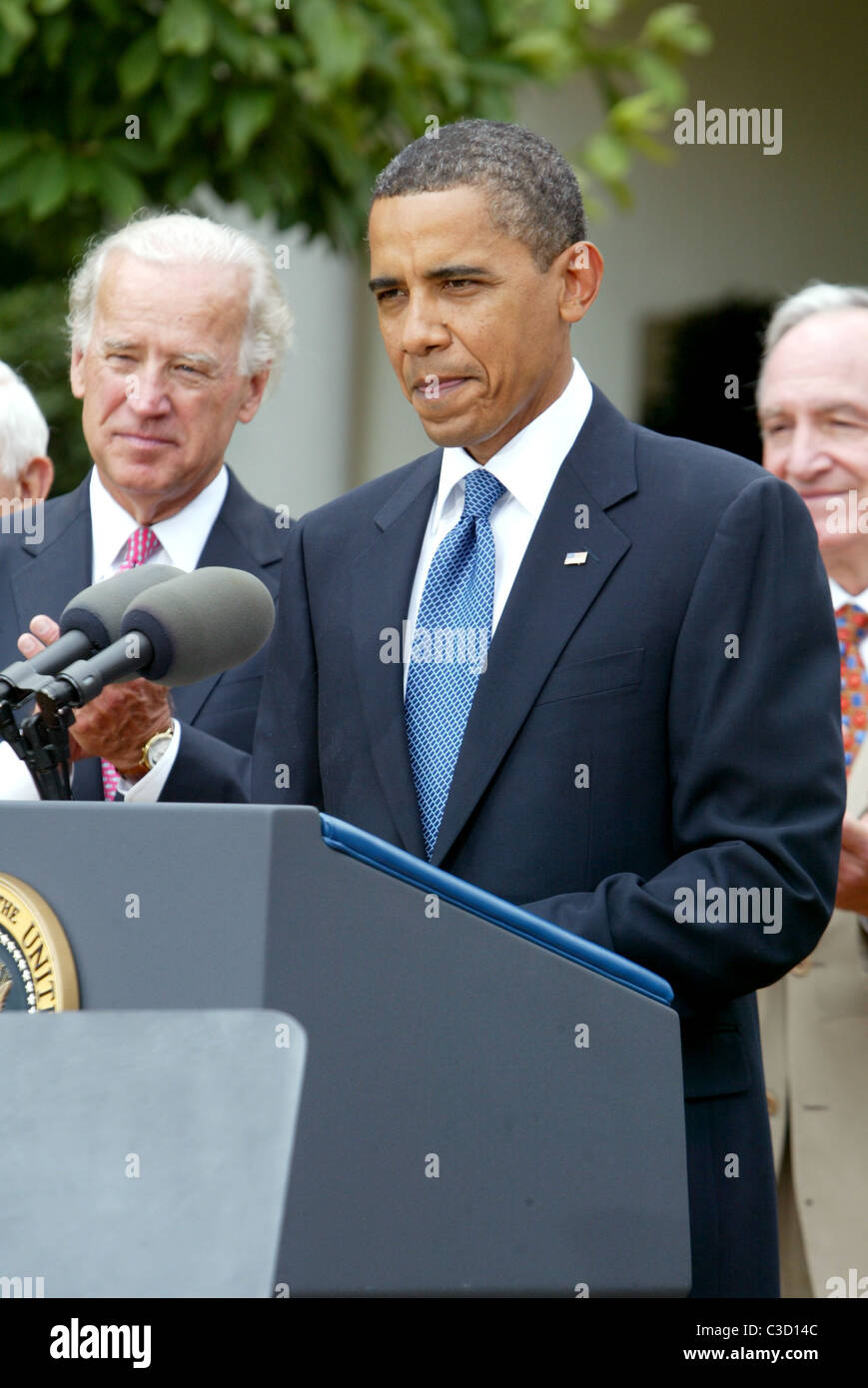 President Barack Obama signs the Family Smoking Prevention and Tobacco ...