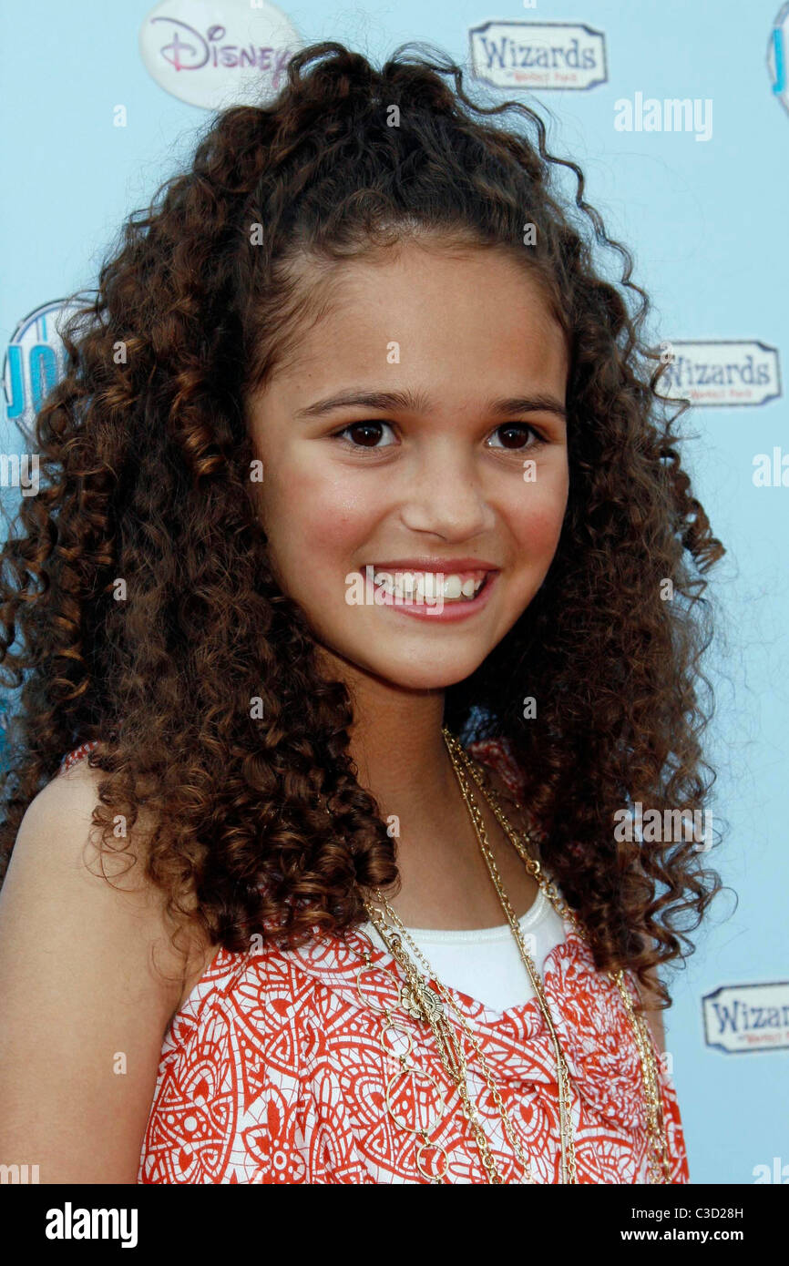 Madison Pettis Disney Channel's hit series 'Wizards of Waverly Place ...
