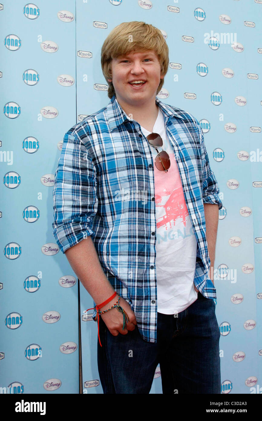 Doug Brochu Disney Channel's hit series 'Wizards of Waverly Place' and ...