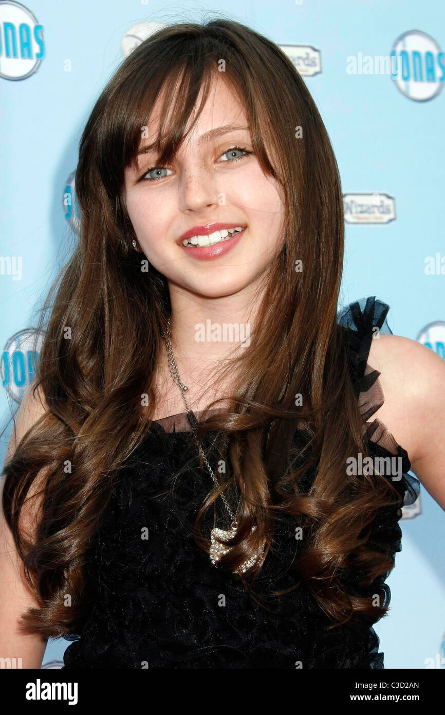 Ryan newman disney channels hit hi-res stock photography and images - Alamy
