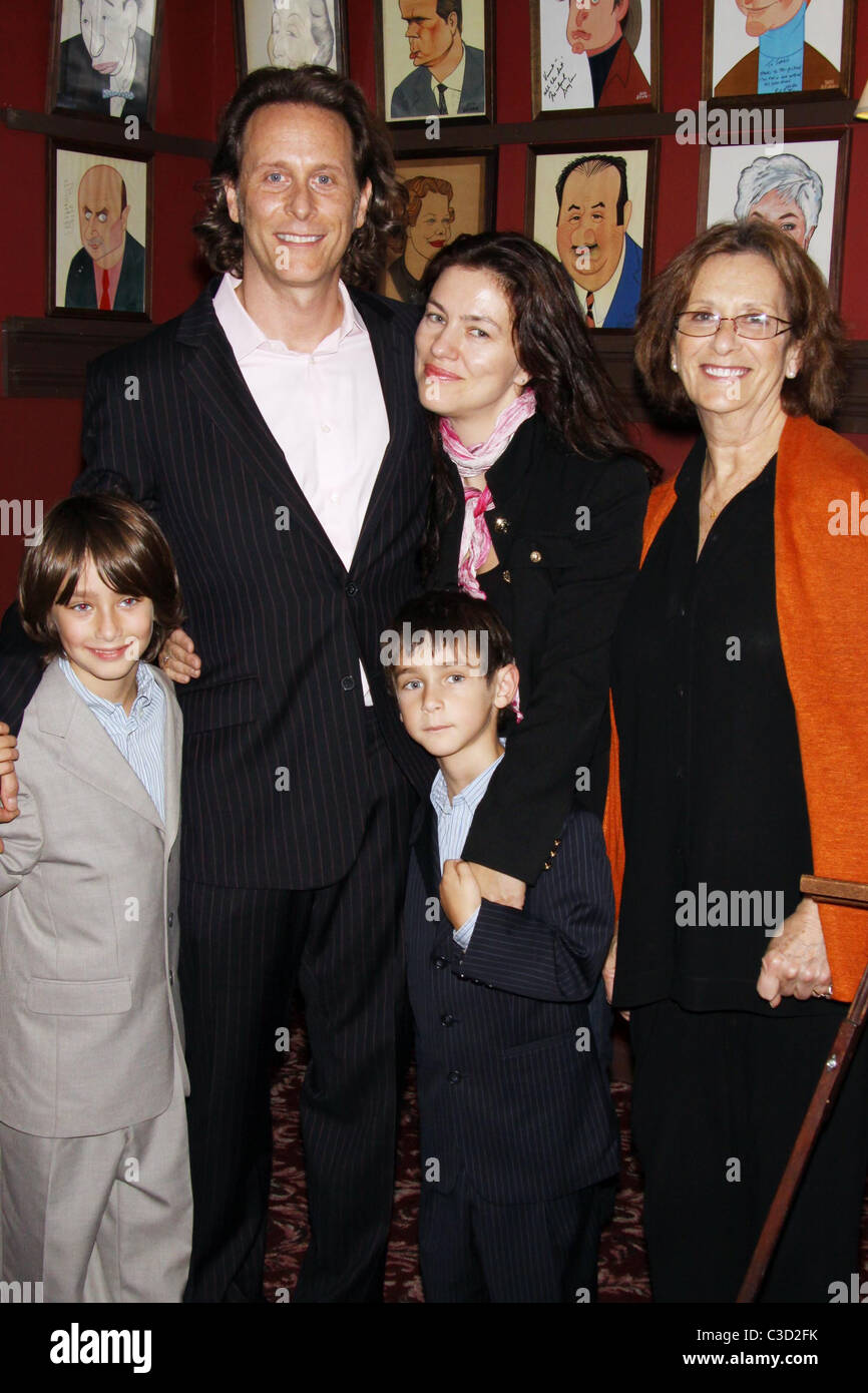 Jack Weber, Steven Weber, Juliette Hohnen, Alfie Weber and Fran Weber ...