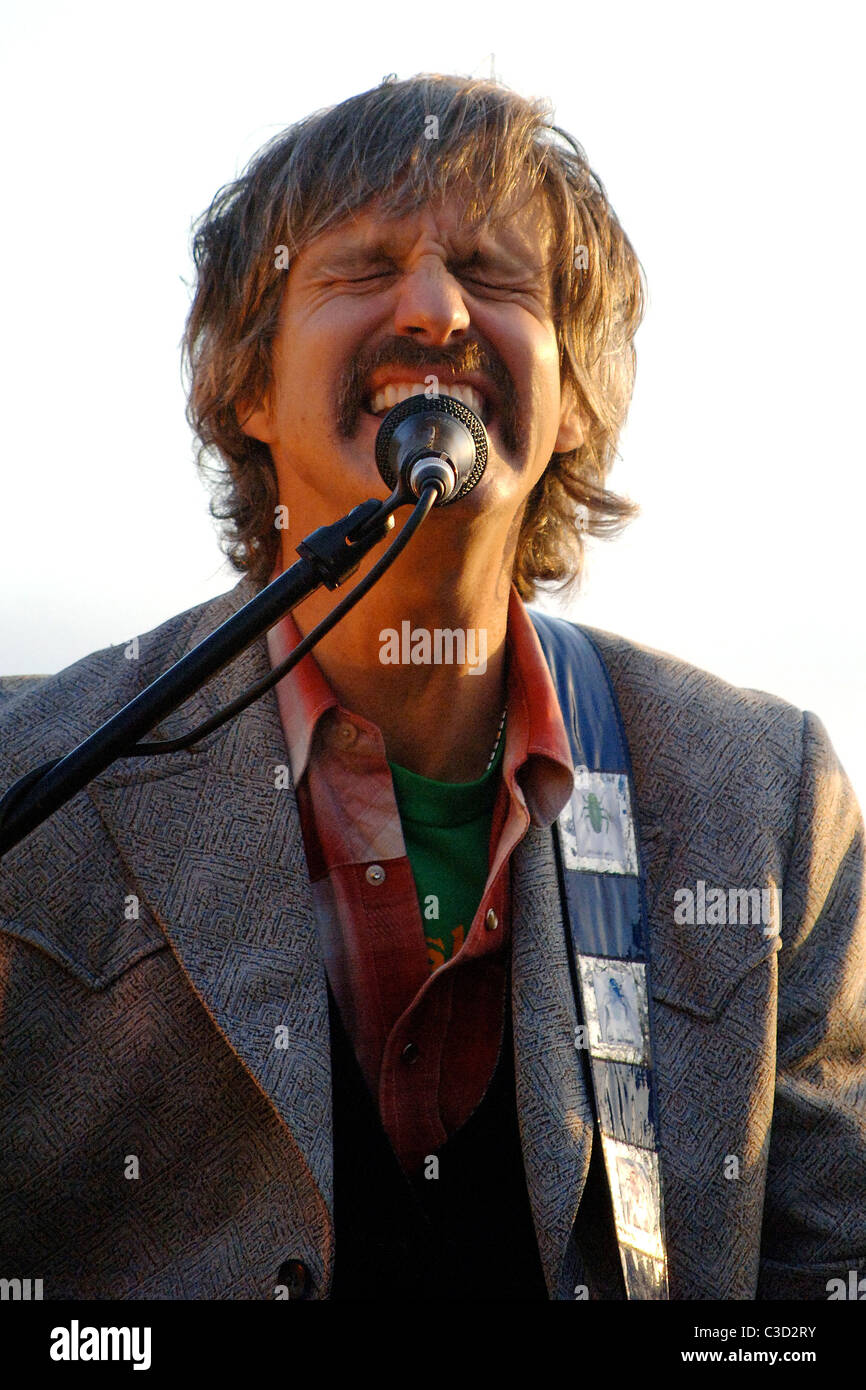 Steve Poltz performs to a sold out crowd at the Scripps Birch Aquarium ...