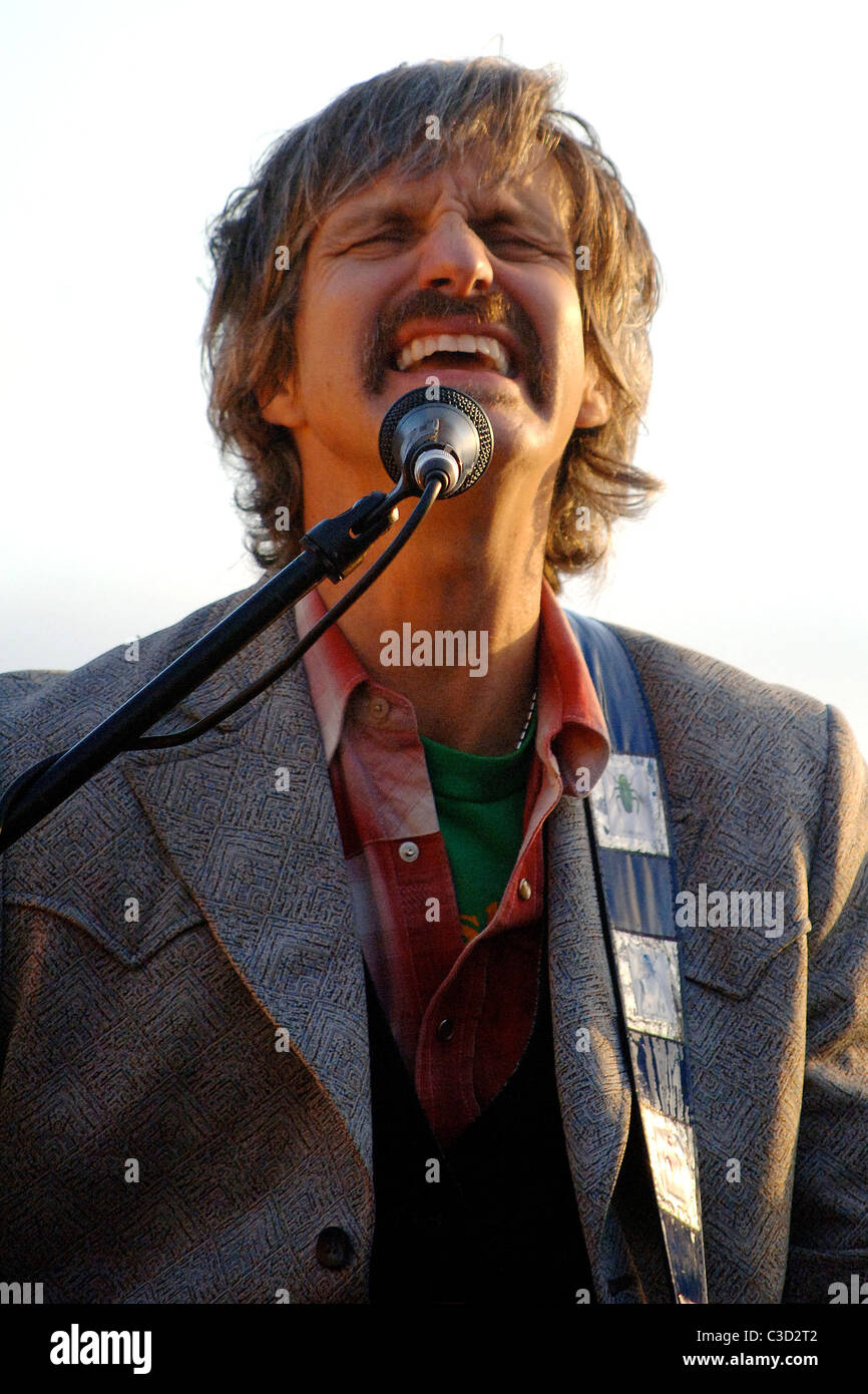 Steve Poltz performs to a sold out crowd at the Scripps Birch Aquarium ...